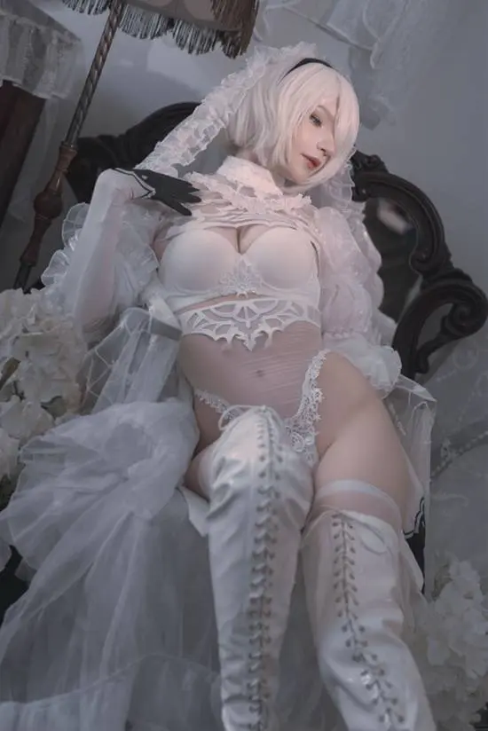 俄妹mahoumichi神级cos尼尔2b兔女郎，胶衣黑丝打破次元壁eos 8112