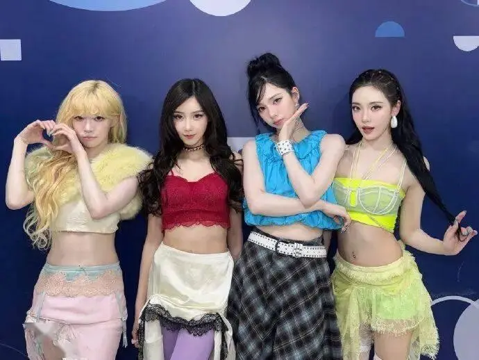 aespa吉赛尔《LEMONADE》打歌合照引整容争议_外貌变化全网热议